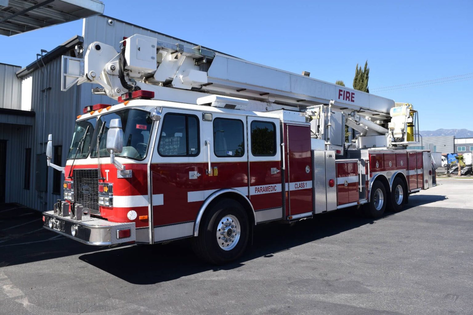 2001 E-One Bronto 118' SkyLift (Q1100) - Fenton Fire