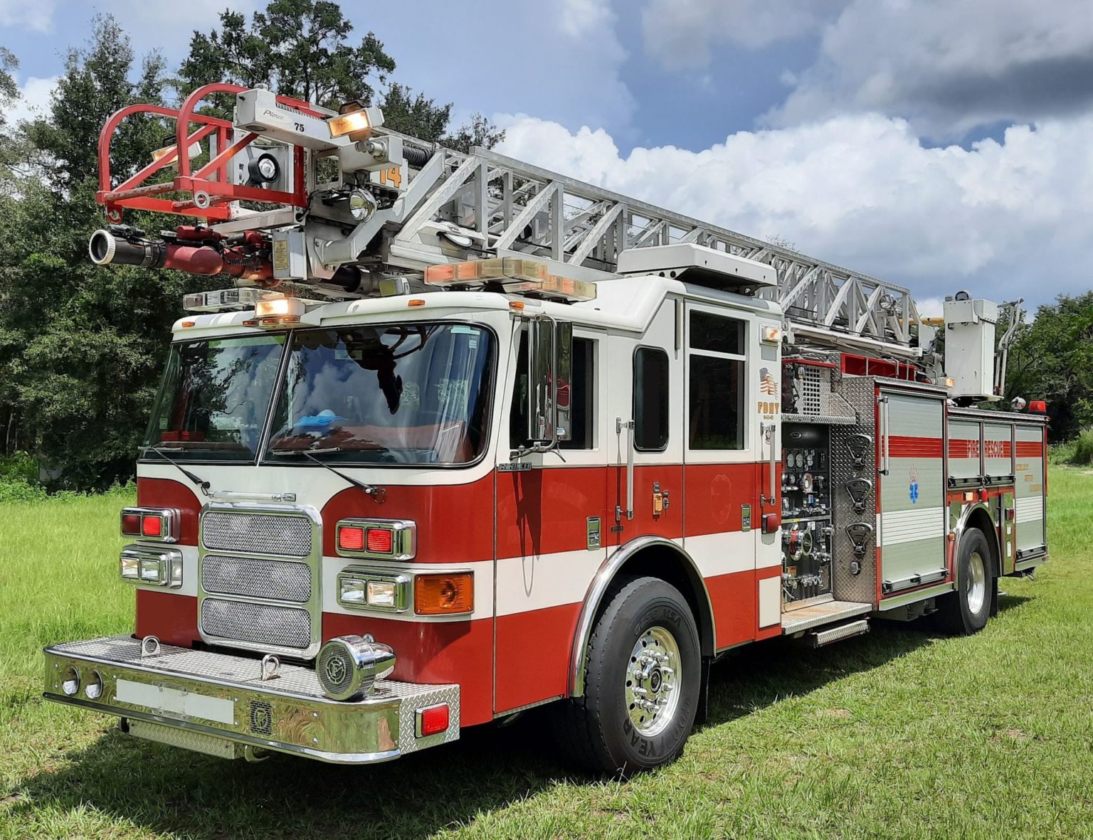 2006 Pierce Enforcer 75' Quint 1500/450 (Q1101) | Fenton Fire