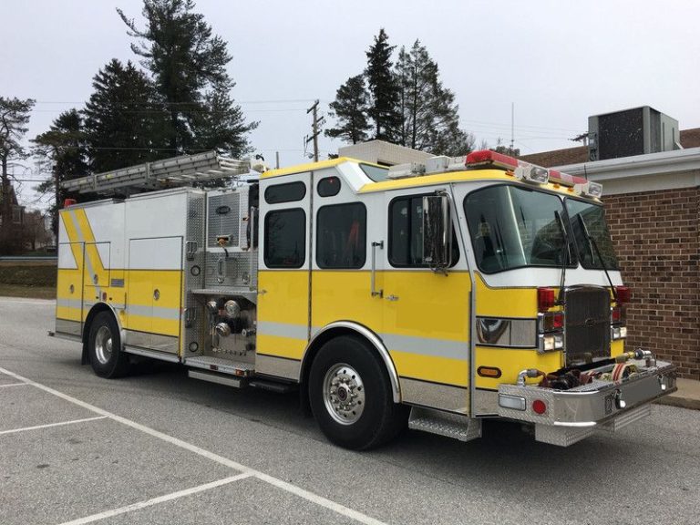 2005 E-One Cyclone II Stainless steel 2000/1250 (E3263) | Fenton Fire