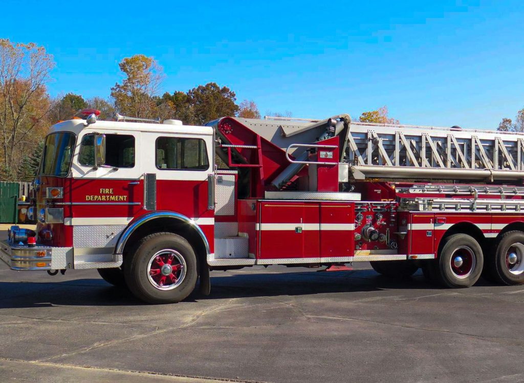 1980 Sutphen 100’ Platform Ladder (Q1106) | Fenton Fire