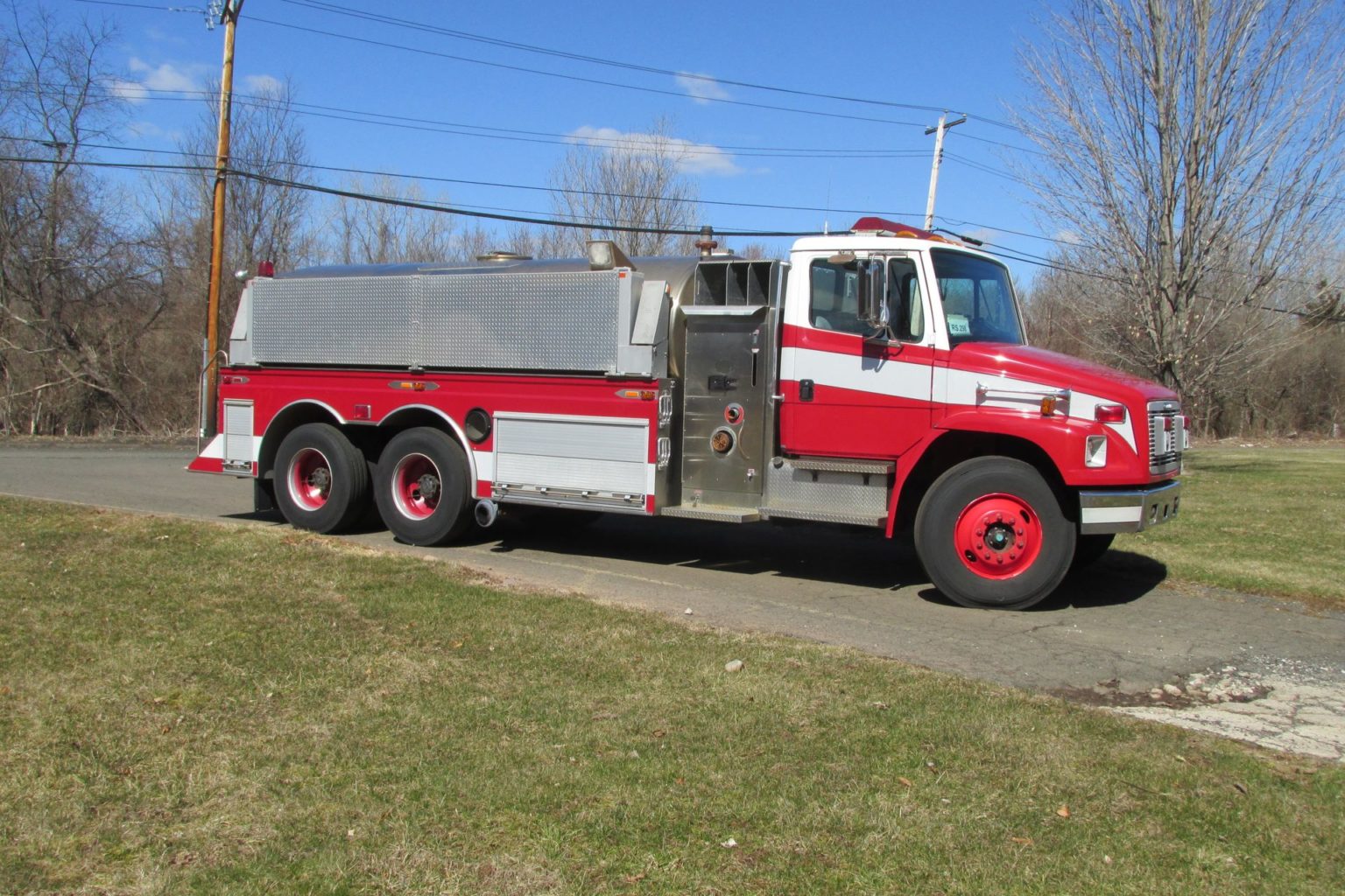 1995 Freightliner Tanker 750/3000 (T1056) | Fenton Fire