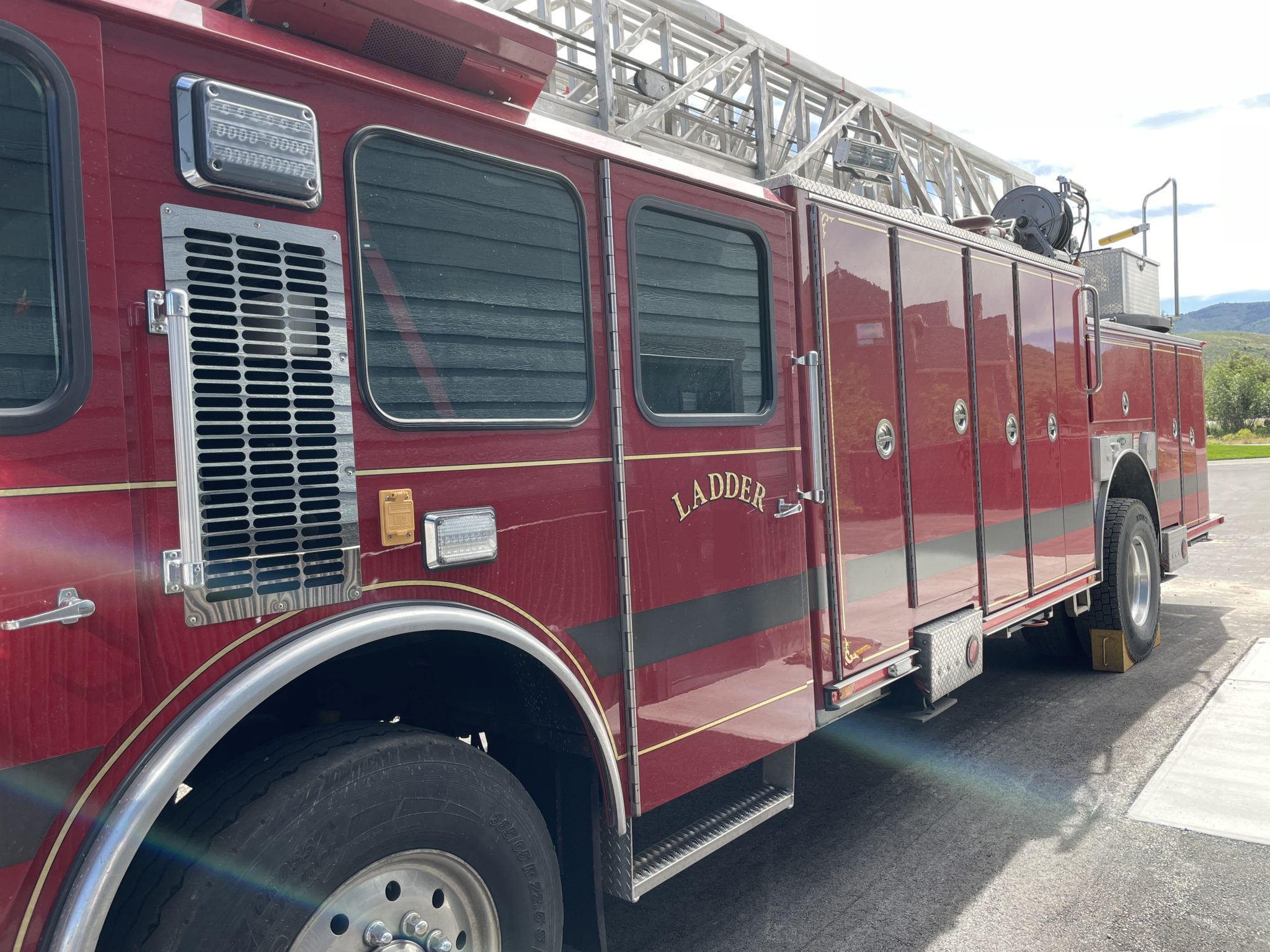 2000 E-One 110' Ladder (Q1137) | Fenton Fire
