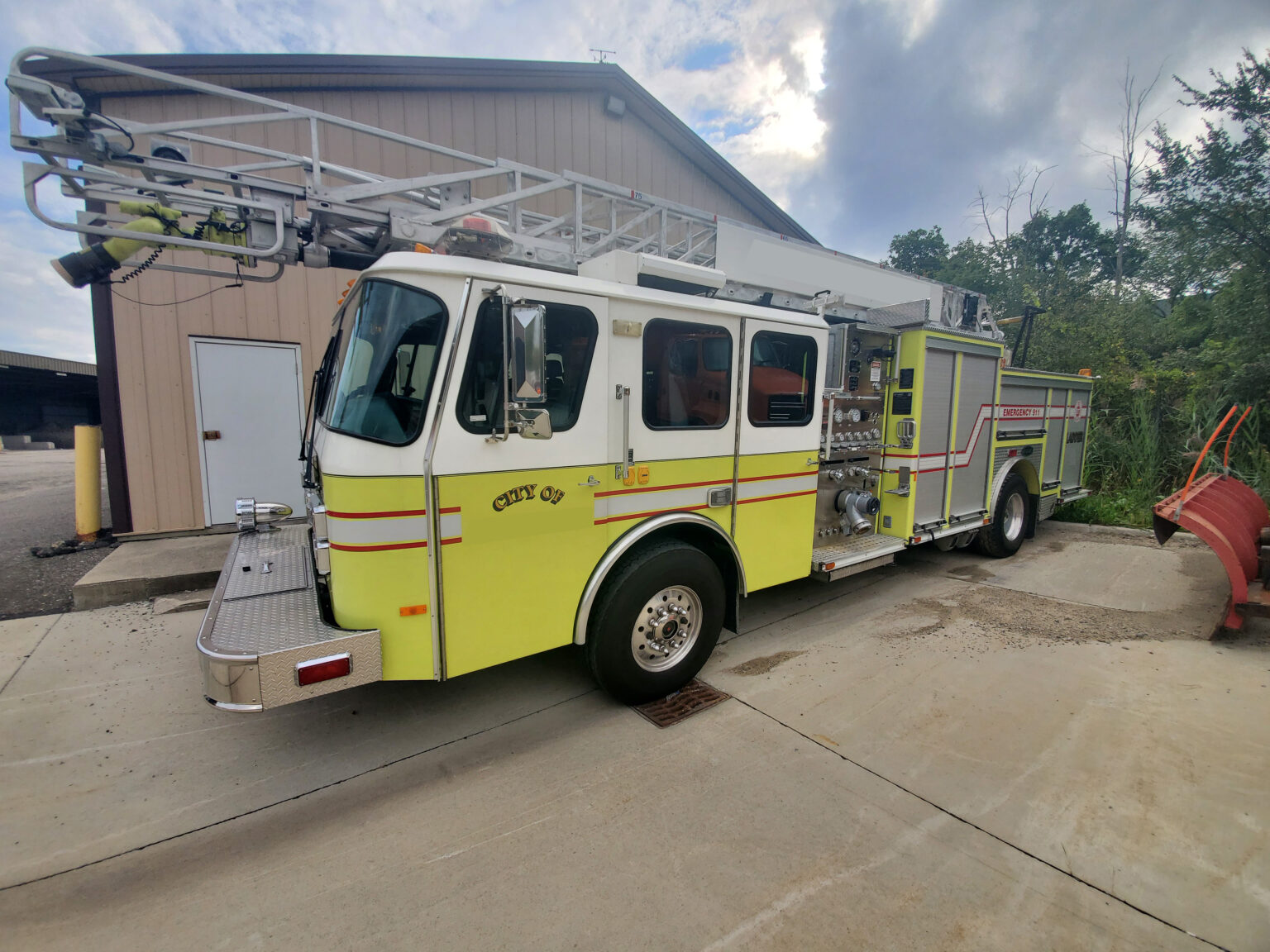 1998 E-One Cyclone 75' Quint 1500/500 (Q1151) | Fenton Fire