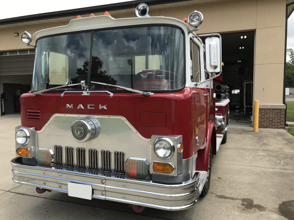 1971 Mack CF600 Pumper 1000/750 (U0859) | Fenton Fire