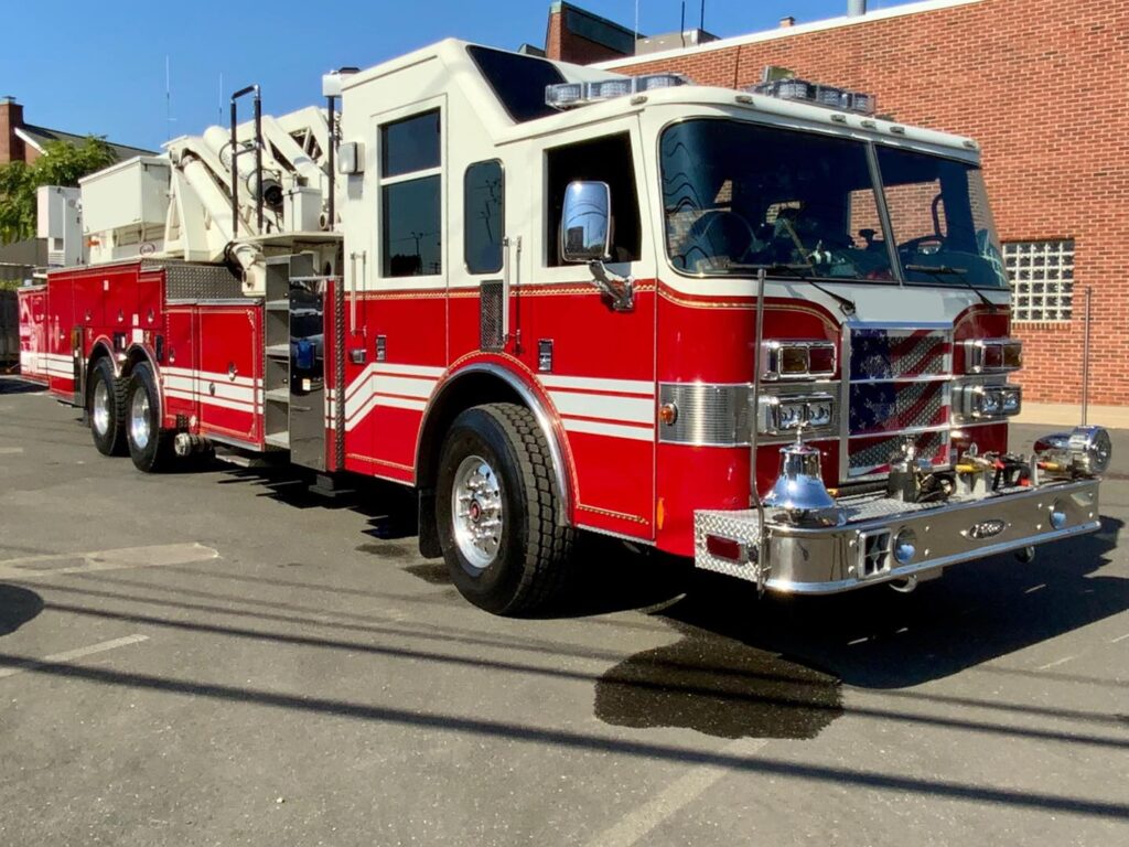 2002 Pierce Dash 95’ Mid Mount Tower Ladder (Q1165) | Fenton Fire