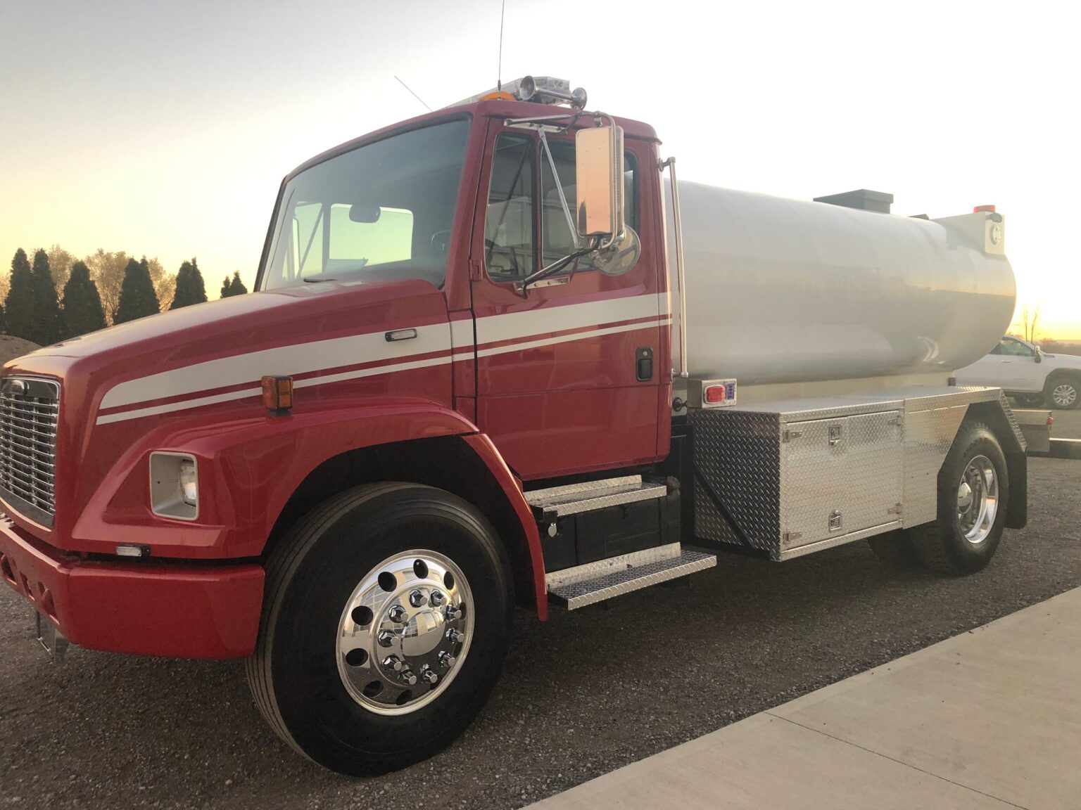 2000 Freightliner 2000 Gallon Tanker (T1309) | Fenton Fire