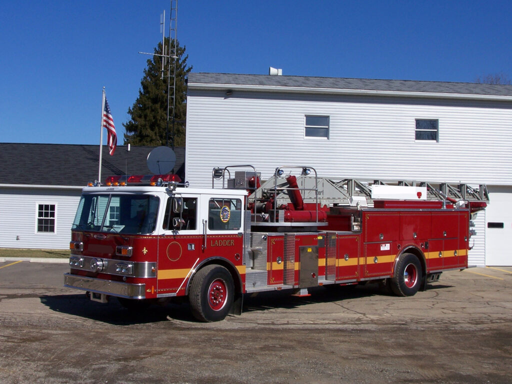 1990 Pierce ALF 100 foot ladder (Q1220) | Fenton Fire