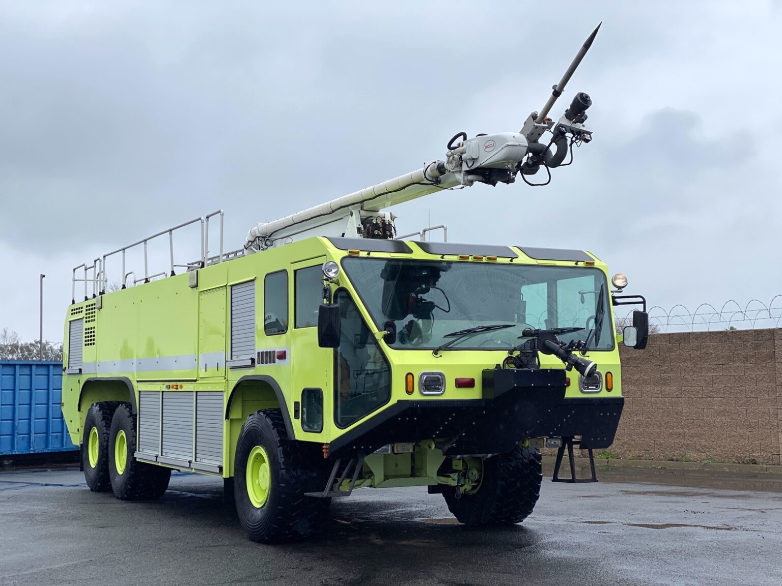 2004 Oshkosh Striker 3000 Aircraft Rescue w/53' Snozzle (O1181 ...