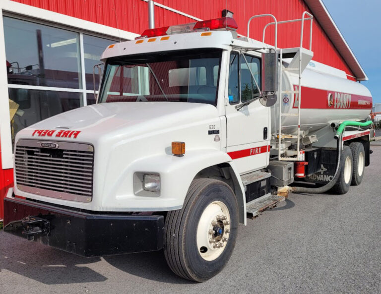 2000 Freightliner FL80 Fire Tanker 4,200 GAL/2 x Pumps (T1335) | Fenton ...