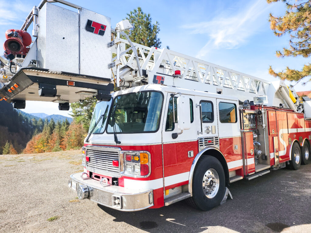 2000 American Lafrance 100’ Platform Quint 2000/300 (Q1239) | Fenton Fire