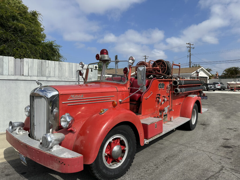 1949 MACK 85L Antique Pumper (U0939) | Fenton Fire
