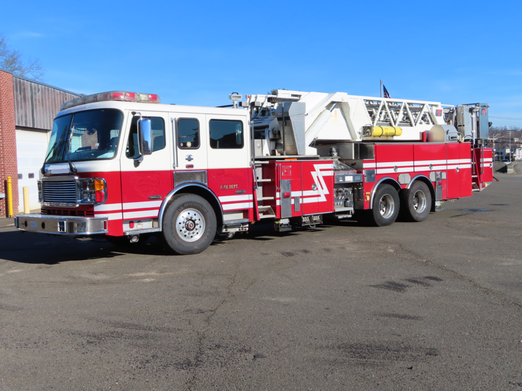 2004 American LaFrance 100' LTI Quint 2000/300 (Q1244) | Fenton Fire