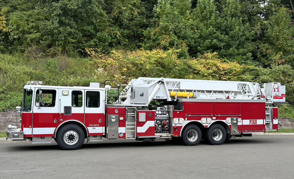2005 Smeal 100' Mid-Mount Quint 1500/300 (Q1246) | Fenton Fire
