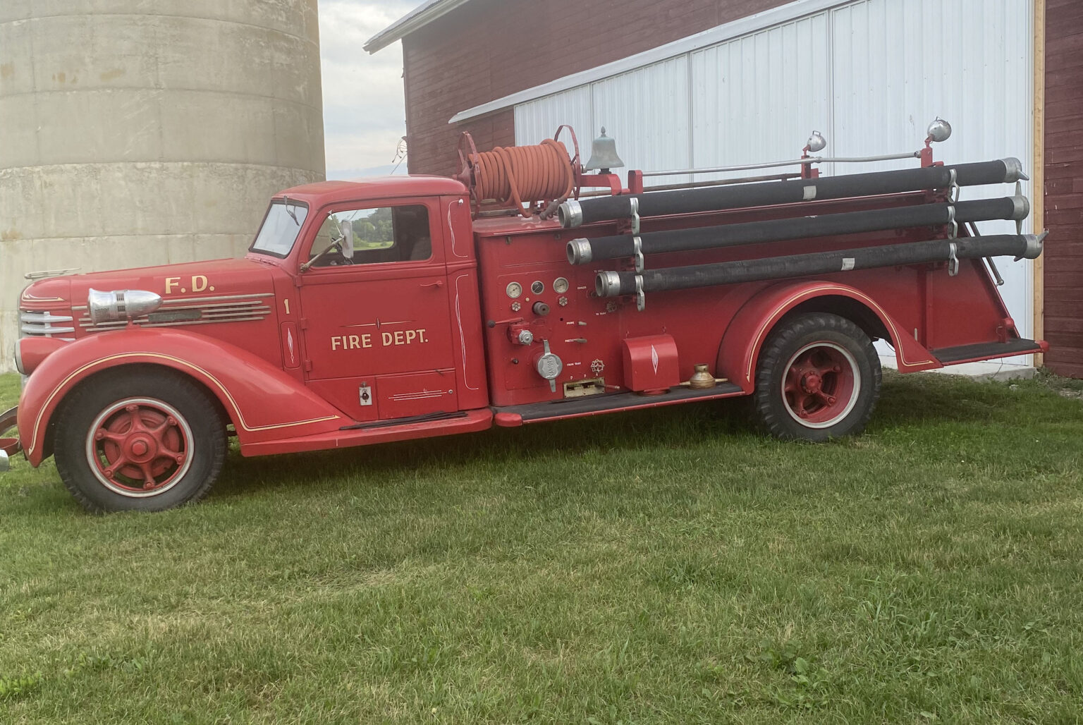 1940 Diamond T Pumper (U0986) | Fenton Fire