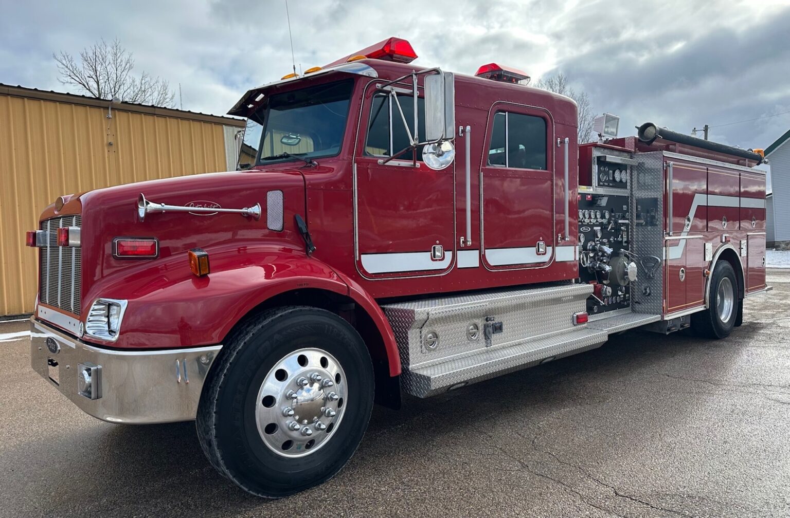 2001 Peterbilt Pierce Pumper 1500/750 (E4938) | Fenton Fire