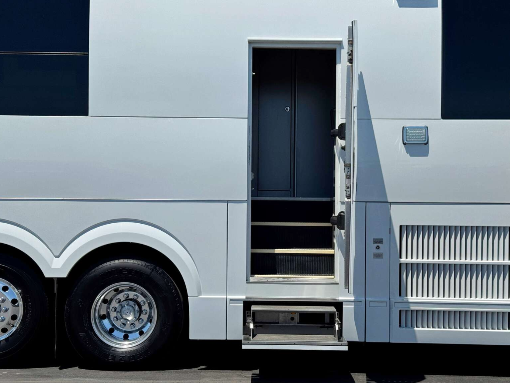 2012 Prevost Command Center (O1250) | Fenton Fire